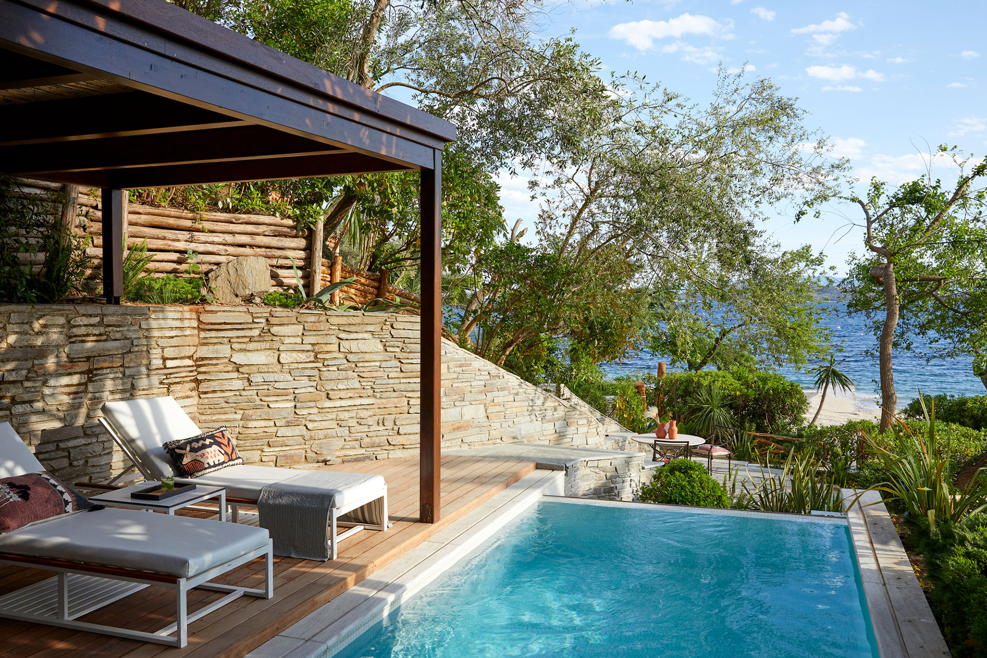 Eagles Resort | Renovated Luxury Suites in Halkidiki